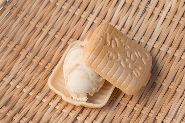 Monaka | Traditional Dessert From Japan