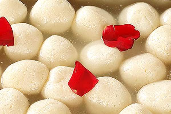 Rasgulla | Traditional Dessert From West Bengal, India