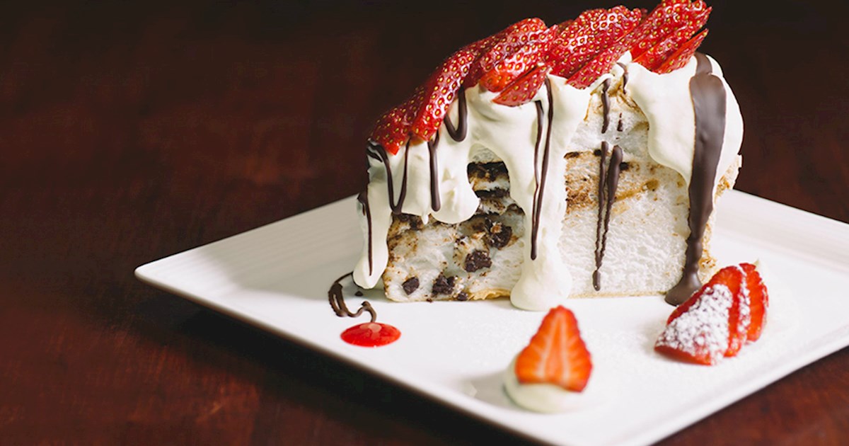 Pavlova In Chokolait Hub | TasteAtlas | Recommended authentic restaurants