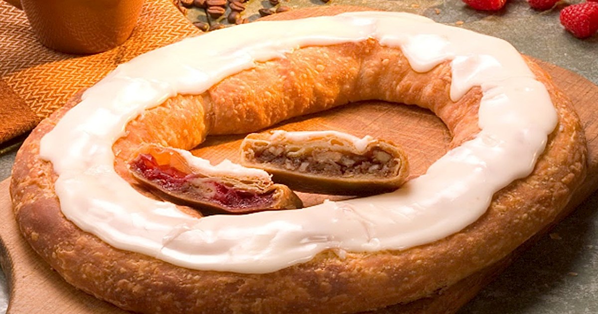 Wisconsin Kringle In O&H Danish Bakery | TasteAtlas | Recommended ...
