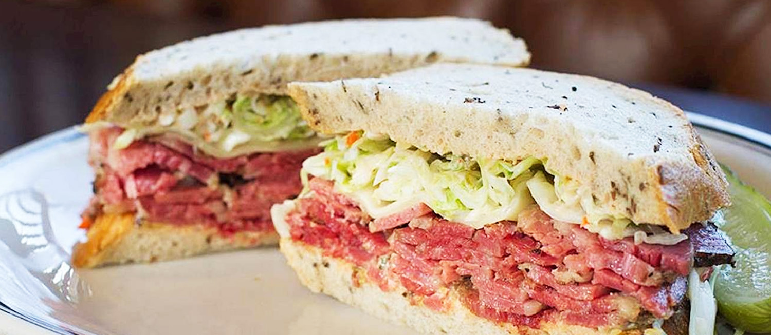Pastrami on Rye In Langer's Delicatessen-Restaurant | TasteAtlas ...