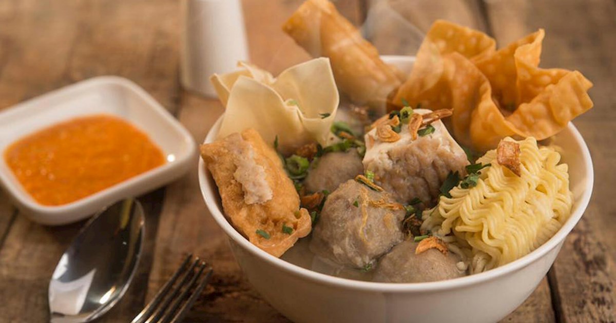 Bakwan Malang In Bakso Malang Nonik | TasteAtlas | Recommended ...