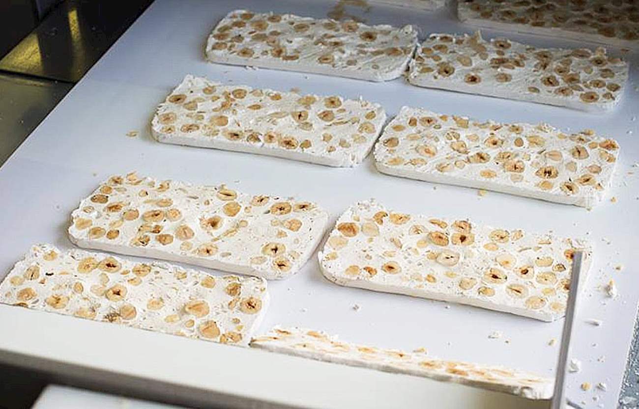 Torrone In Torrone e Cioccolato Barbero Davide | TasteAtlas ...