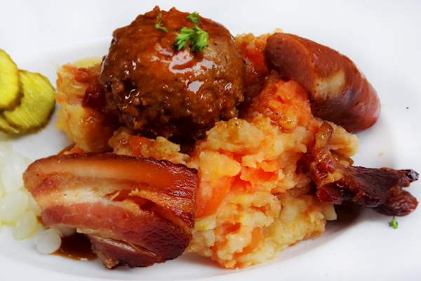 Hutspot | Traditional Vegetable Dish From Netherlands