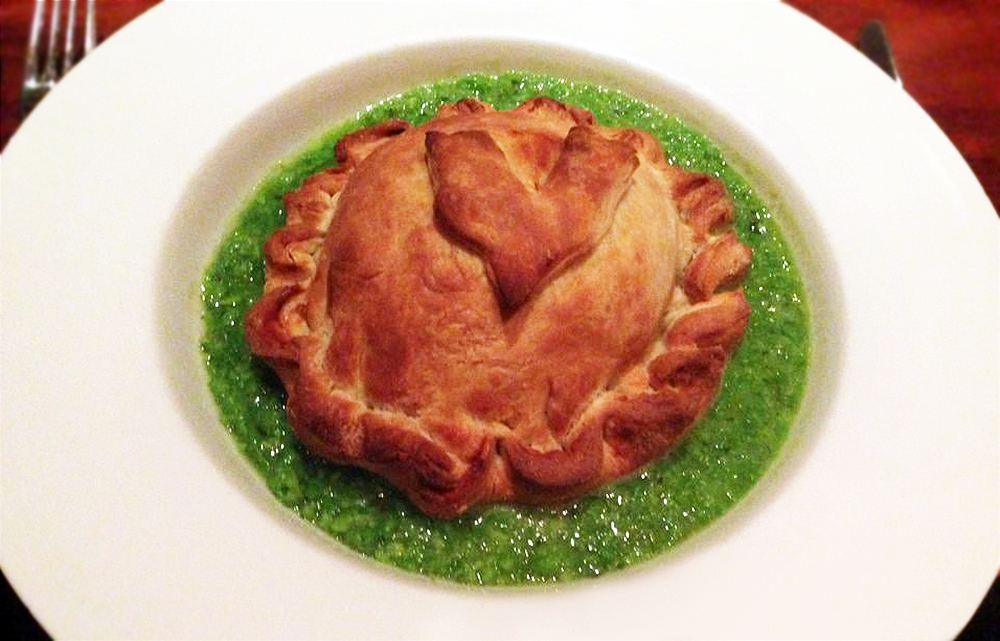Pie Floater In Kings Head | TasteAtlas | Recommended authentic restaurants