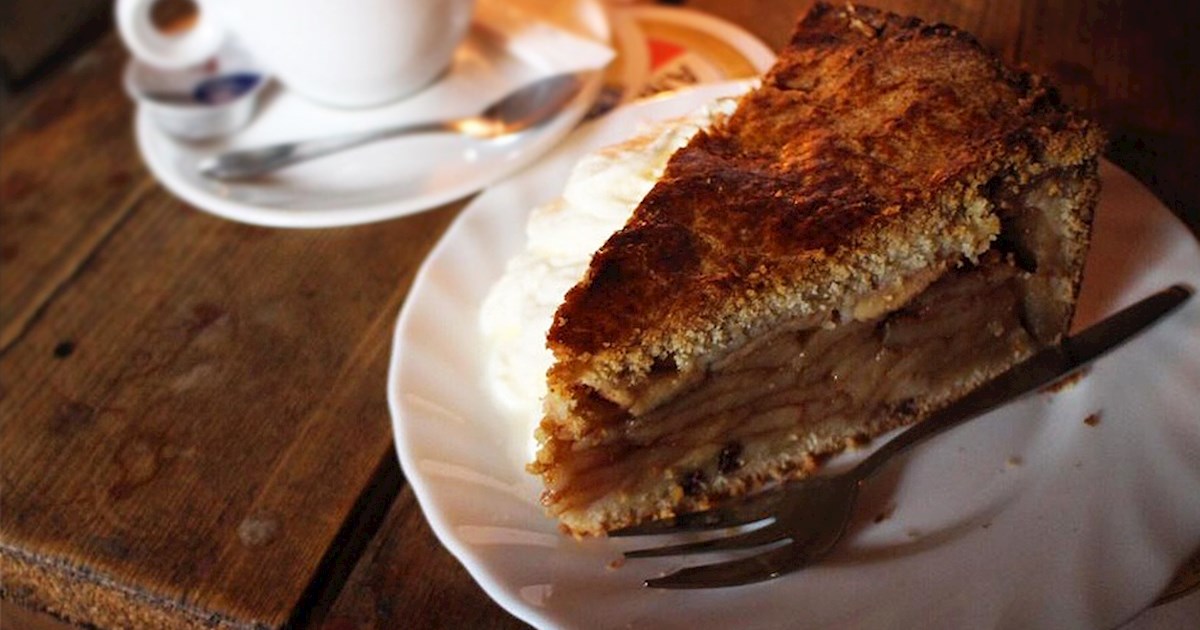 Appeltaart In Café 't Papeneiland | TasteAtlas | Recommended authentic ...