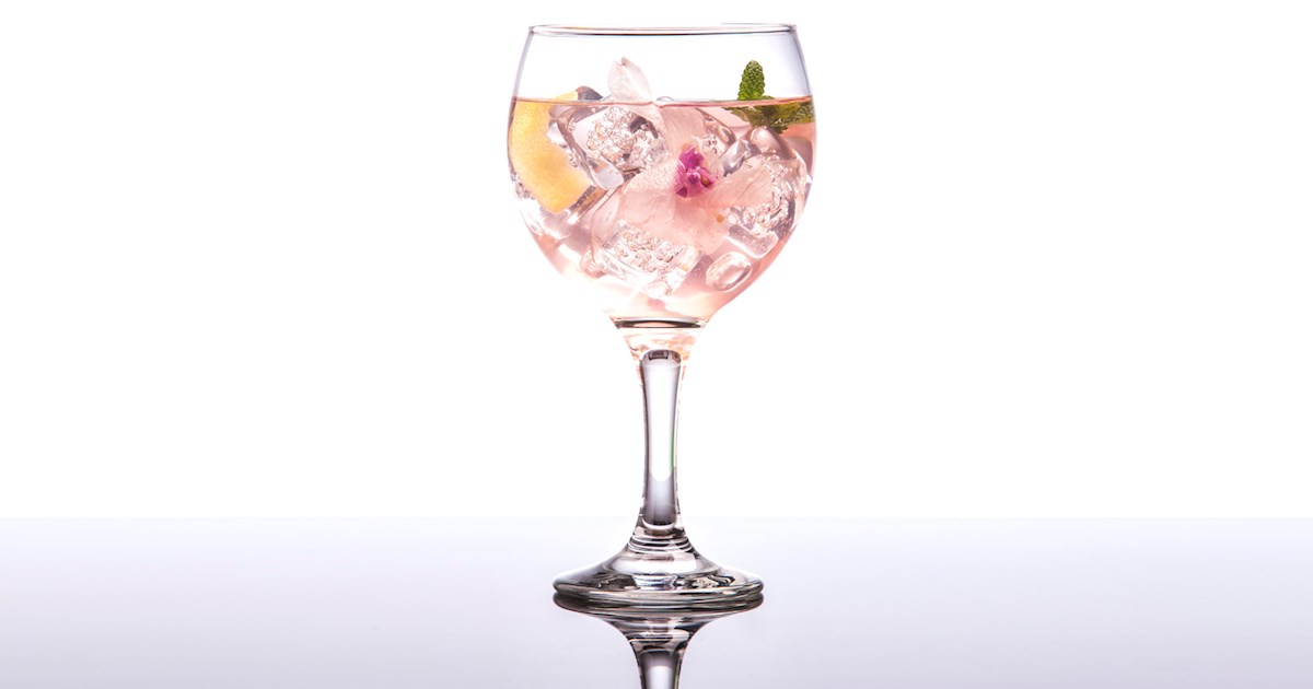 Pink Gin | Local Cocktail From England, United Kingdom
