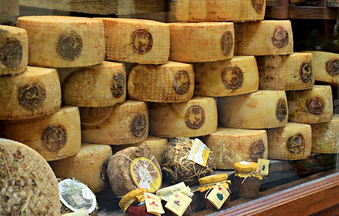 Tuscan Cheeses: 5 Cheese Types in Tuscany | TasteAtlas