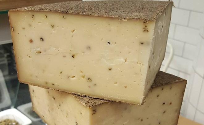 Venetian Natural Rind Cheeses: 14 Natural Rind Cheese Types in Veneto ...