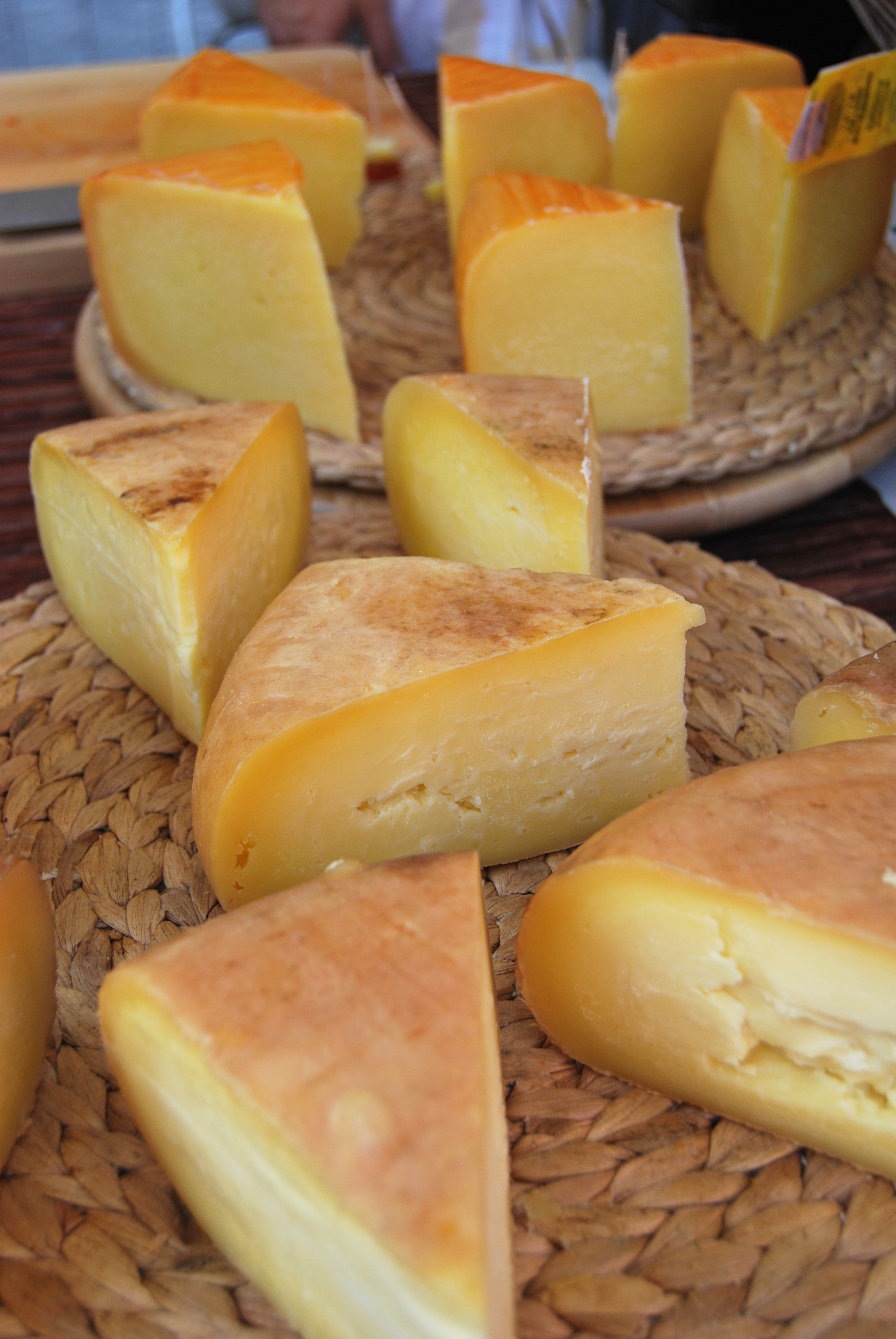 Spanish Washed Rind Cheeses: 5 Washed Rind Cheese Types in Spain ...