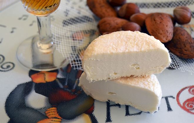 Aurhalpin Cheeses: 47 Cheese Types in Auvergne-Rhône-Alpes | TasteAtlas
