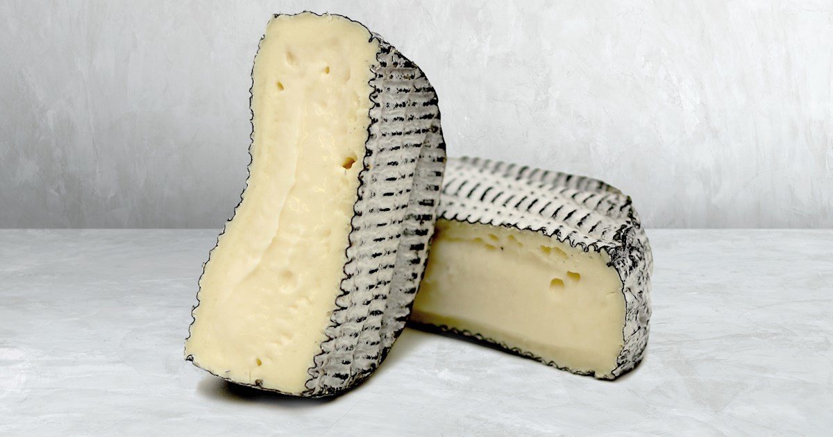 Carboncino | Local Cheese From Piedmont, Italy