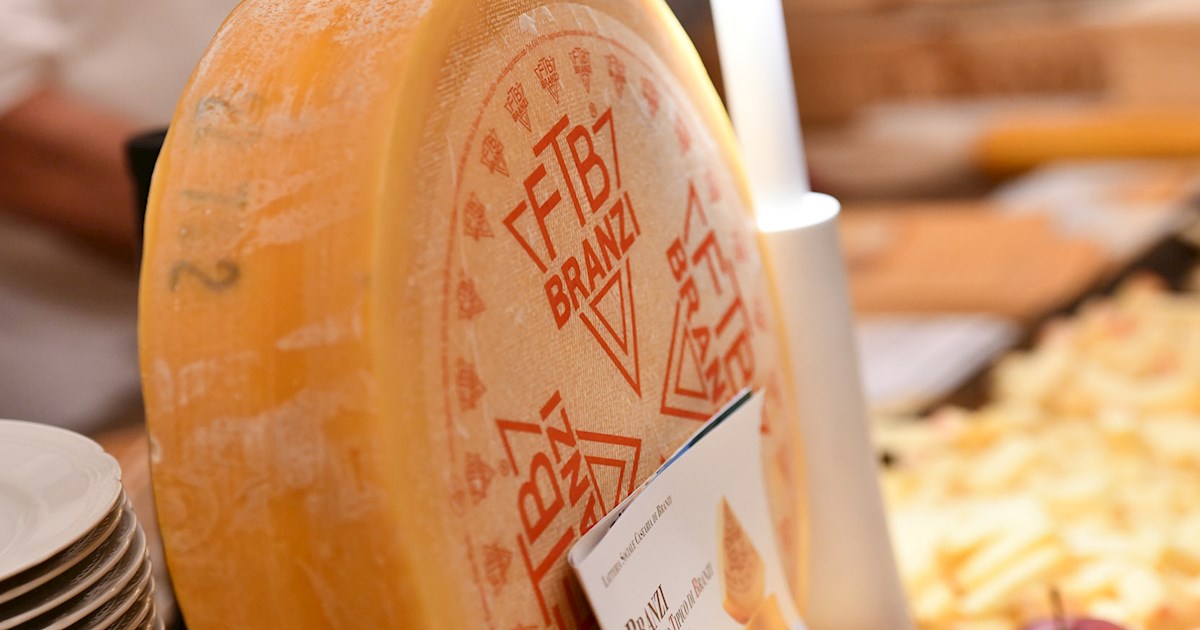 3 Best Natural Rind Cheeses in the Province of Bergamo - TasteAtlas