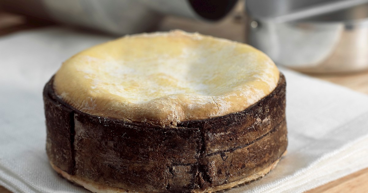 5 Best Natural Rind Cheeses in the Lake Geneva Region - TasteAtlas