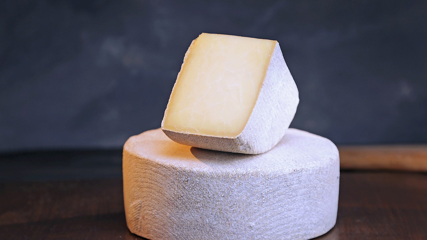 7 Best Natural Rind Cheeses in Wales - TasteAtlas