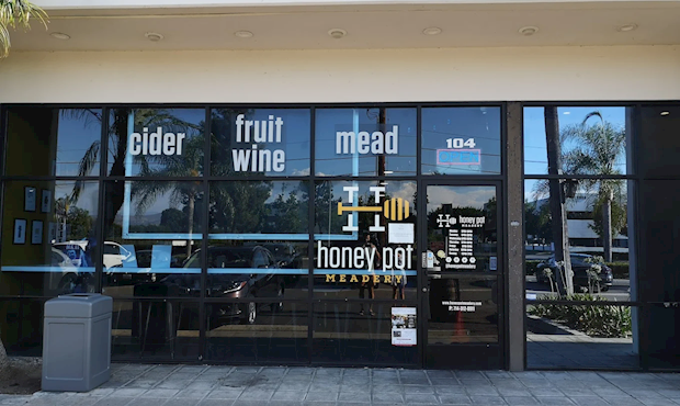 Honey Pot Meadery BruiseBerry - Best Gourmet Products | TasteAtlas