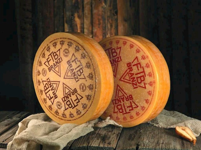 Latteria di Branzi Formaggio Tipico di Branzi - Best Gourmet Products ...