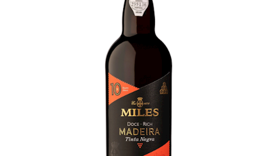 8 Best Alcoholic Beverages in Madeira - TasteAtlas