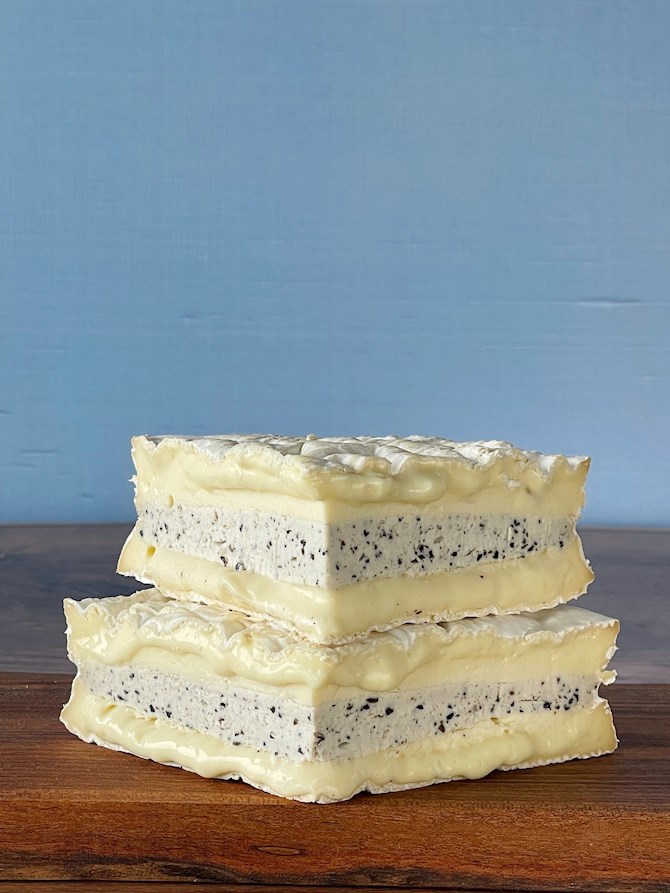 Bradburys Cheese Brie with Truffle - Best Gourmet Products | TasteAtlas