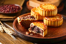 Savory Suzhou-Style Mooncakes With Pork Filling Authentic Recipe ...