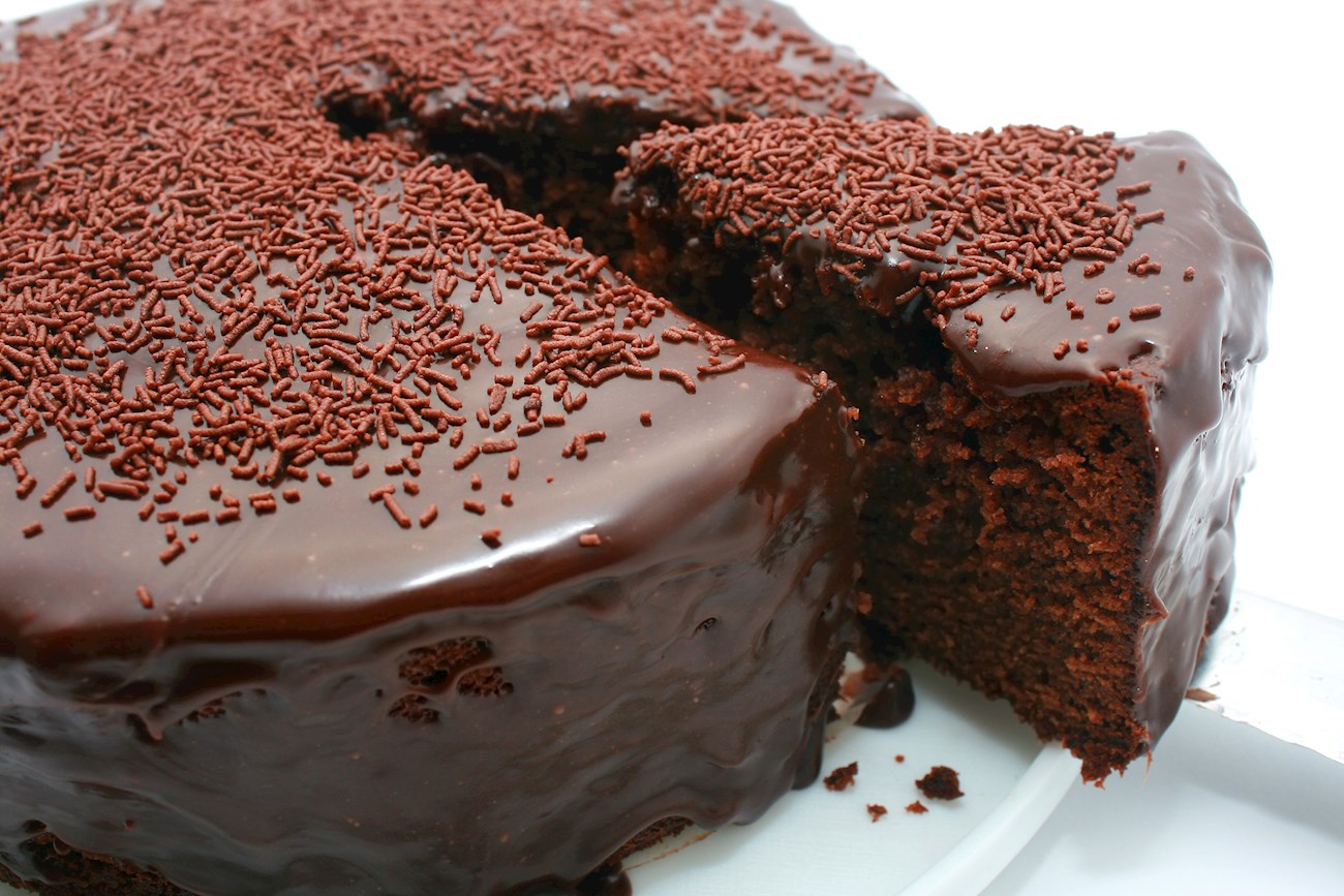 Red Devil’s Food Cake Authentic Recipe | TasteAtlas